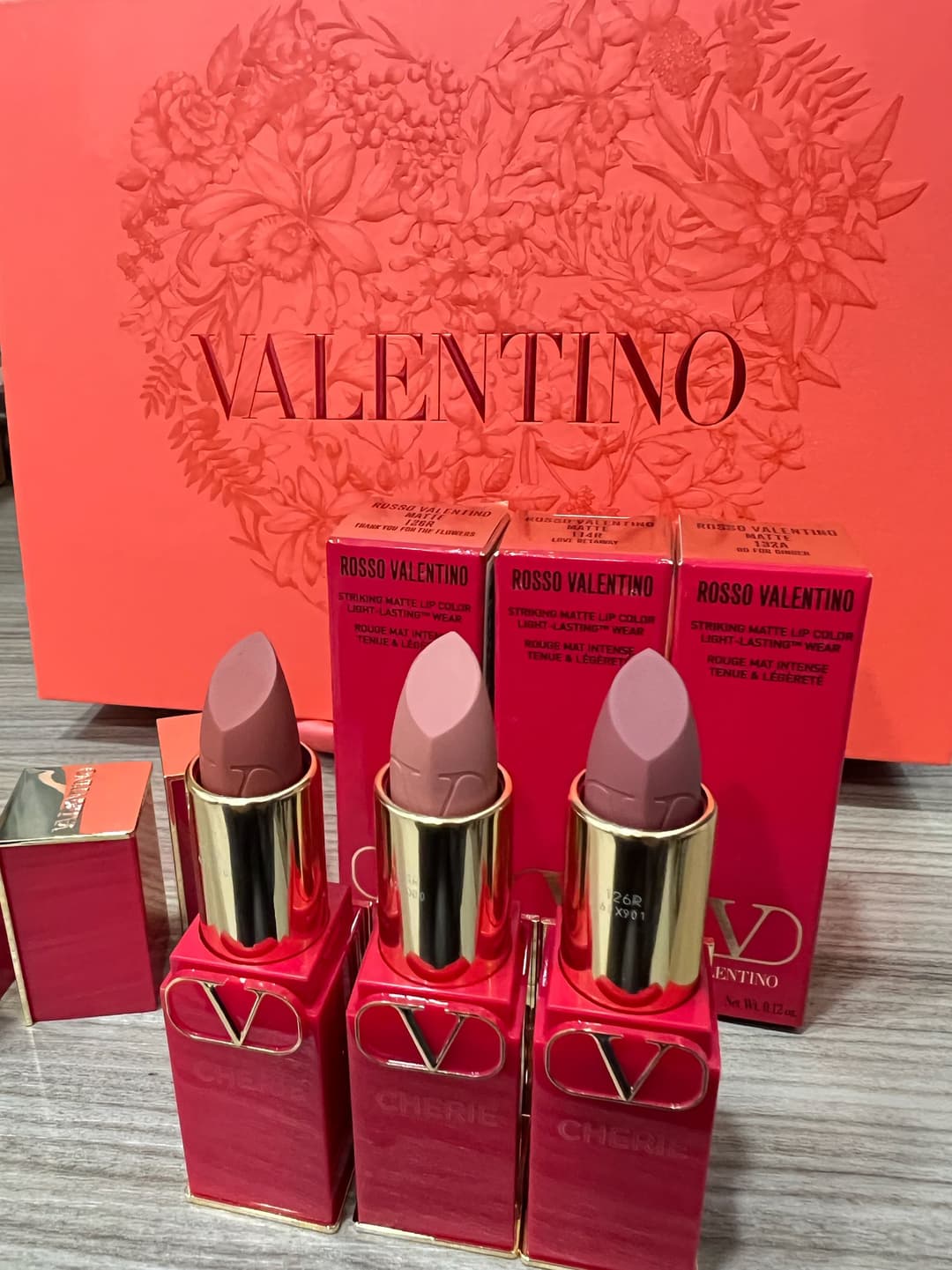 #試色 Valentino 裸感格雷色 126R - 美妝板 | Dcard